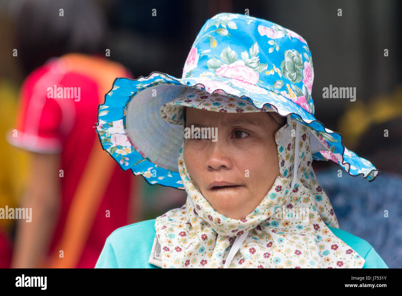 Portrait of a female porter on Khlong Toei market, Bangkok, Thailand ...
