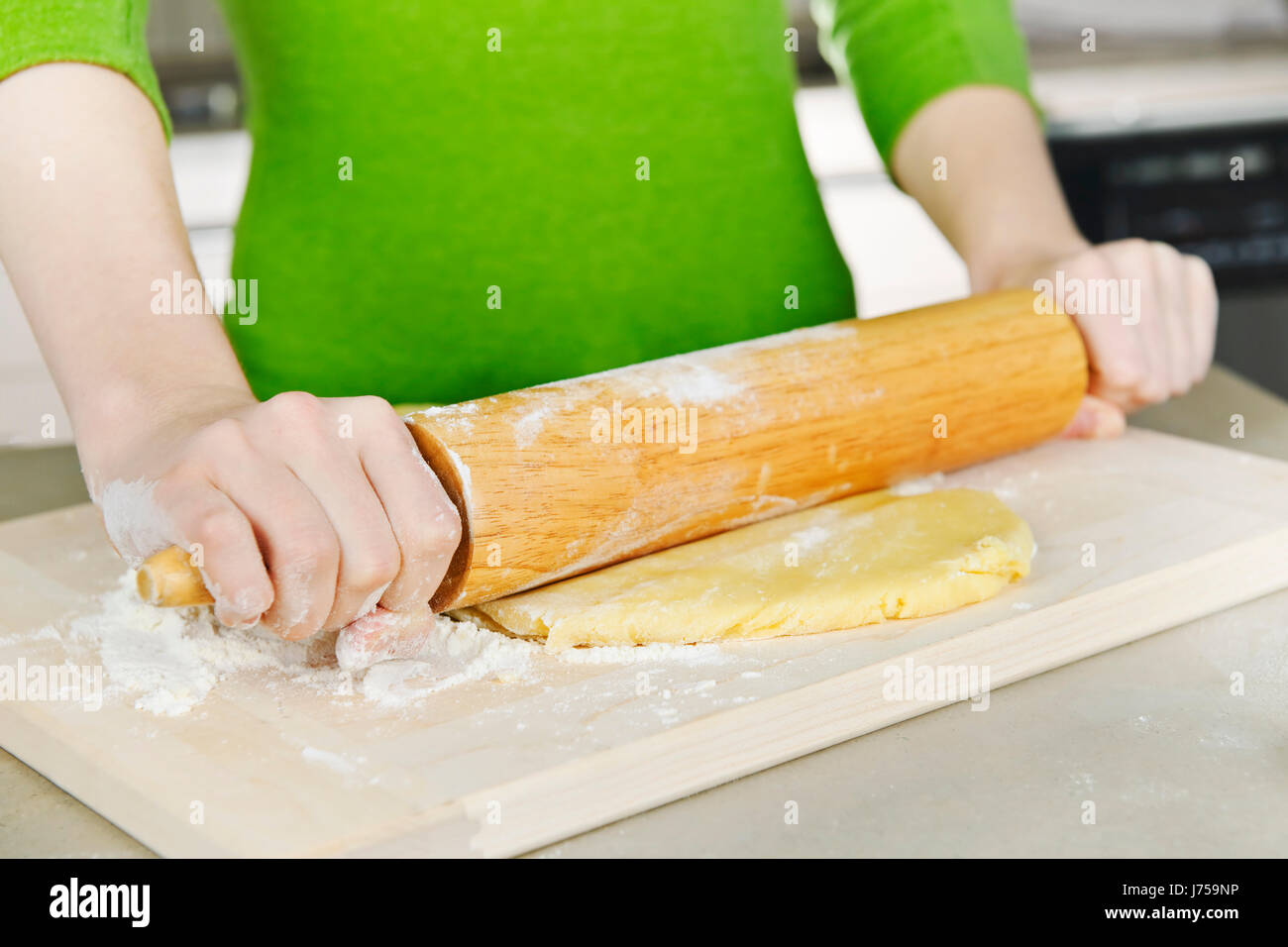 hand hands chef handmade making dough pin close make food aliment sweet ...