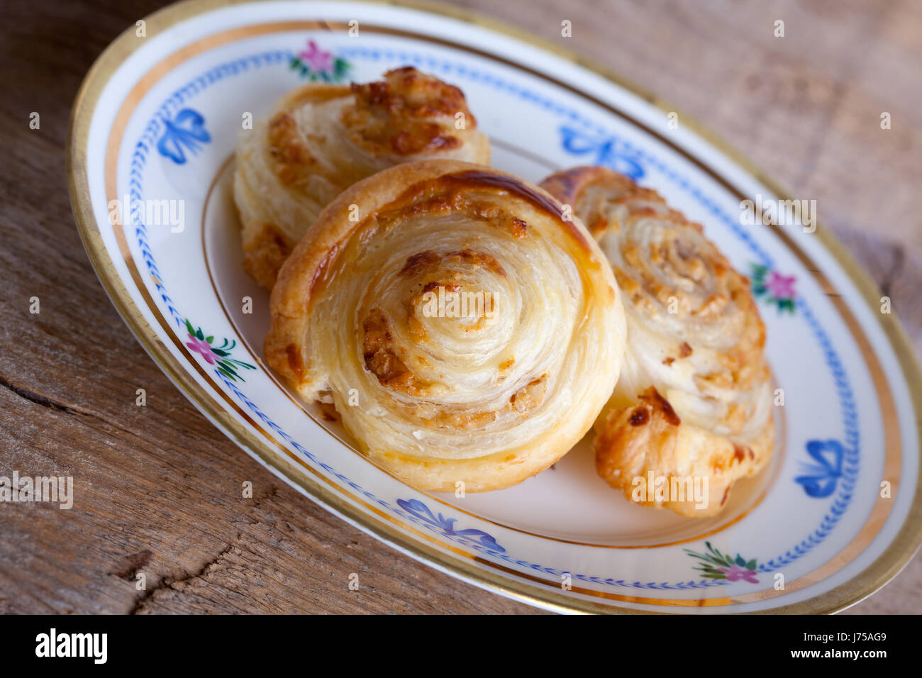 pastry snail pasta scones cute wood brown brownish brunette plate china ...