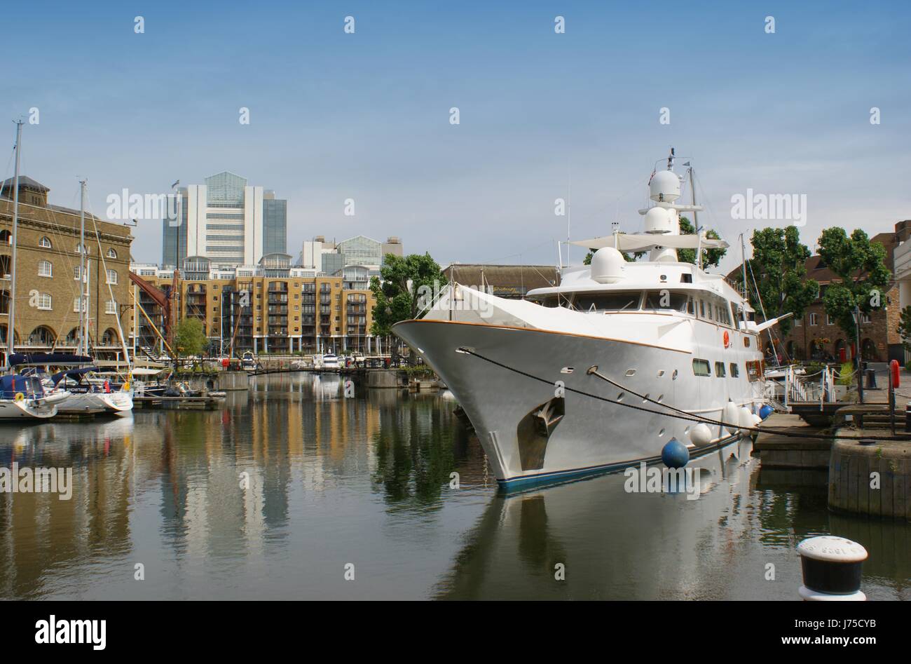 harbor london capital england harbours yacht britain sailing boat ...