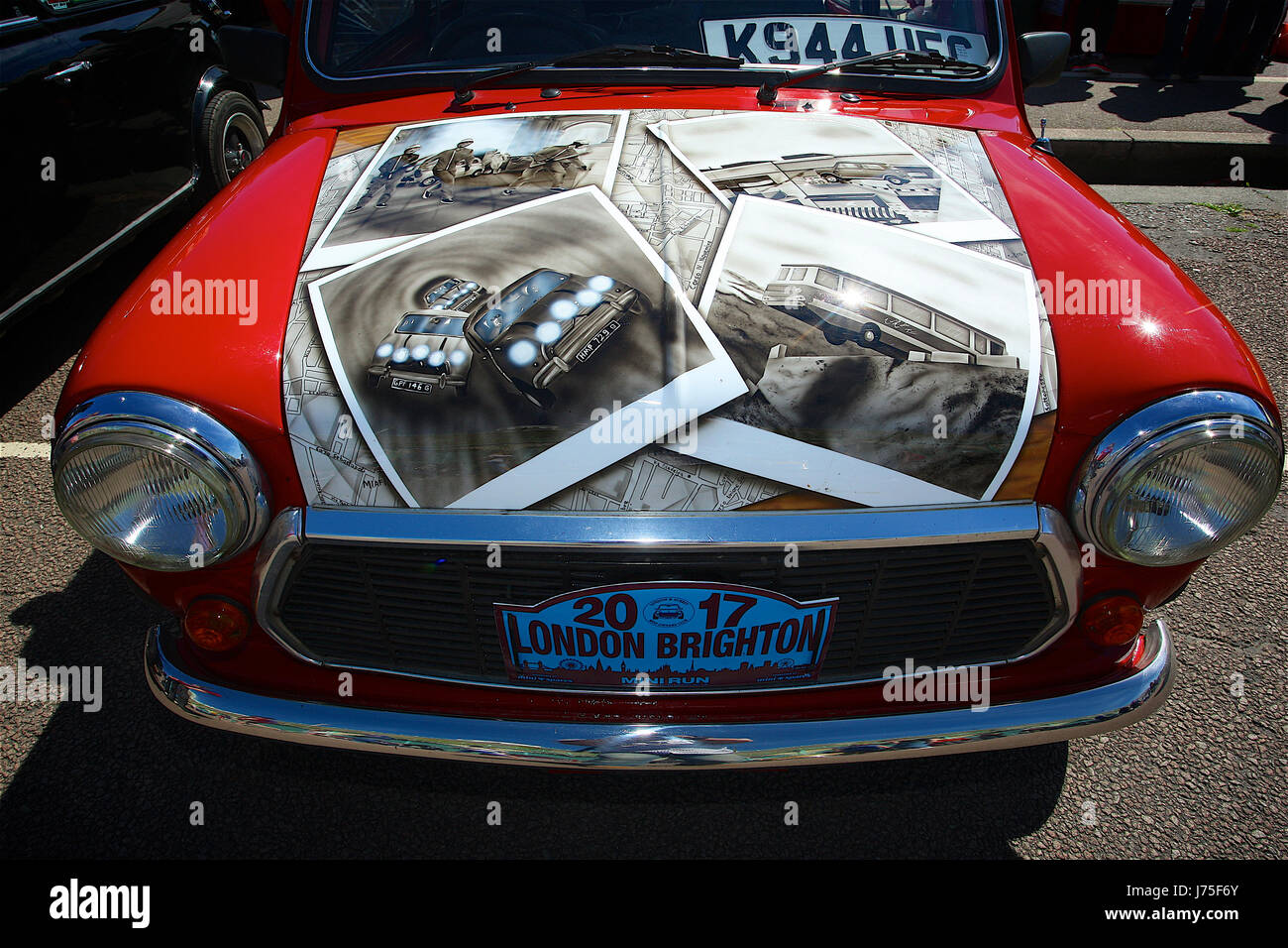 Mini car London to Brighton event where thousands of mini cars travel ...