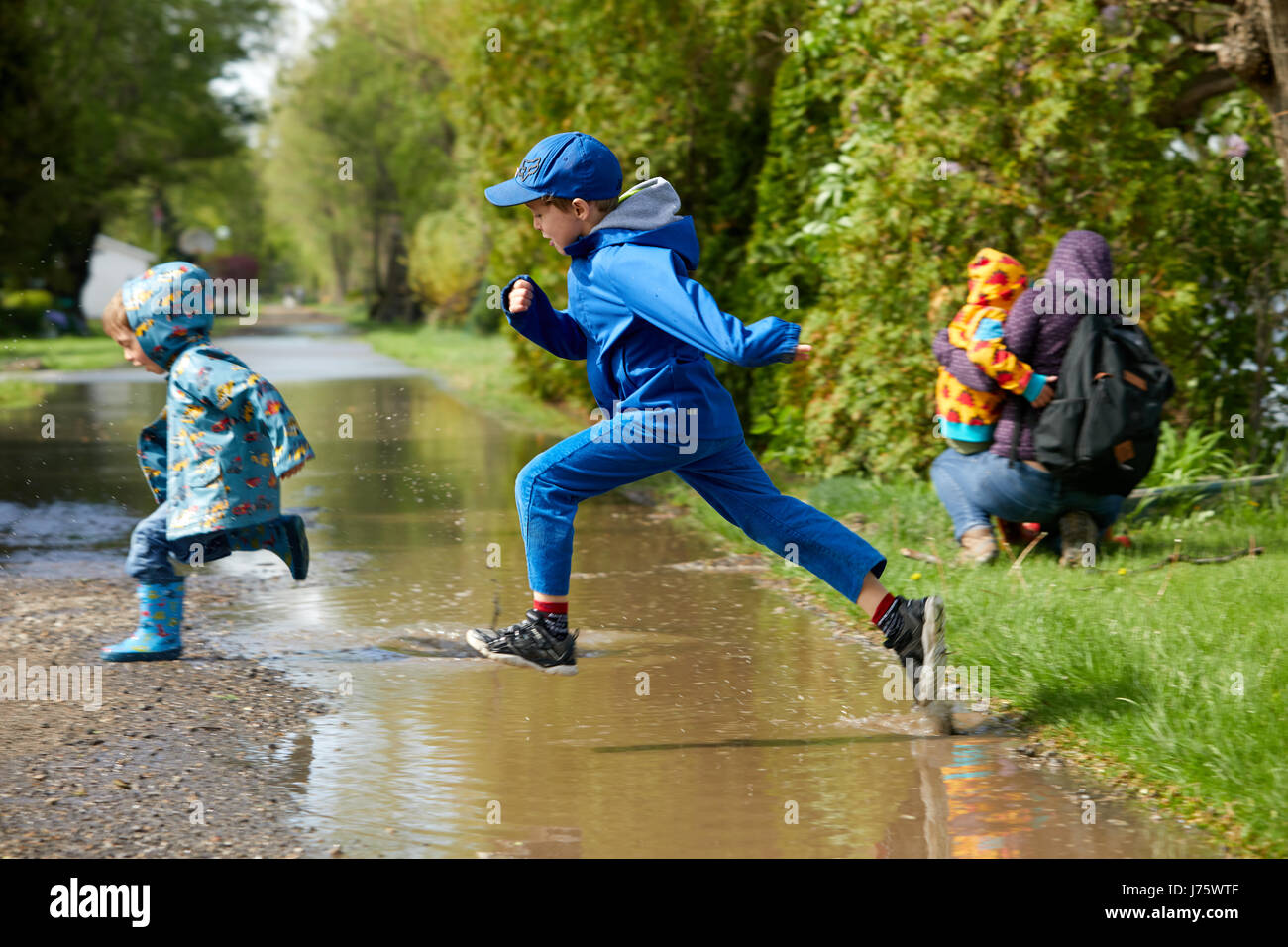 Puddle jump hi-res stock photography and images - Alamy