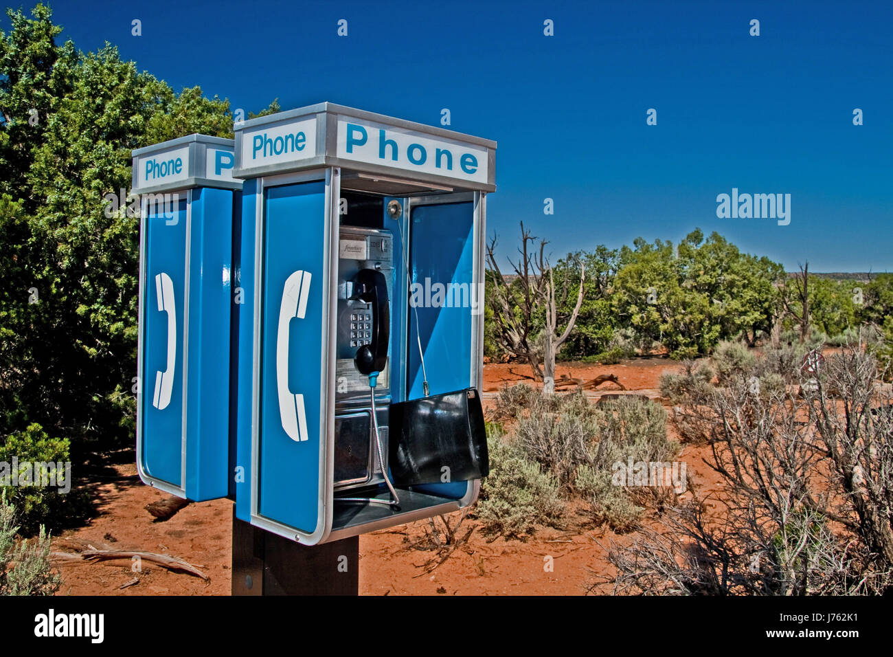 desert wasteland usa conversation telephone phone talk speaking speaks ...
