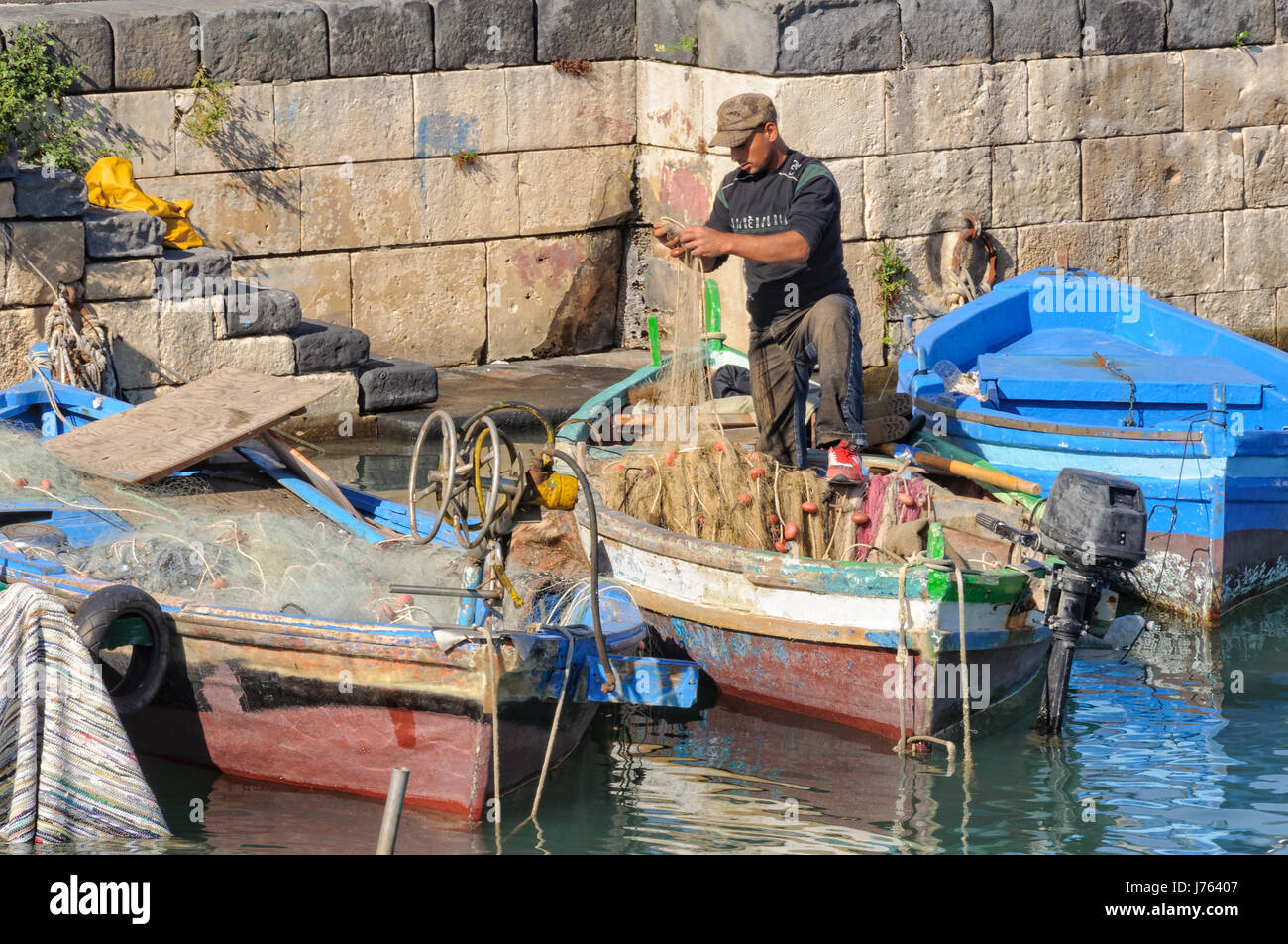 Untangle hi-res stock photography and images - Alamy