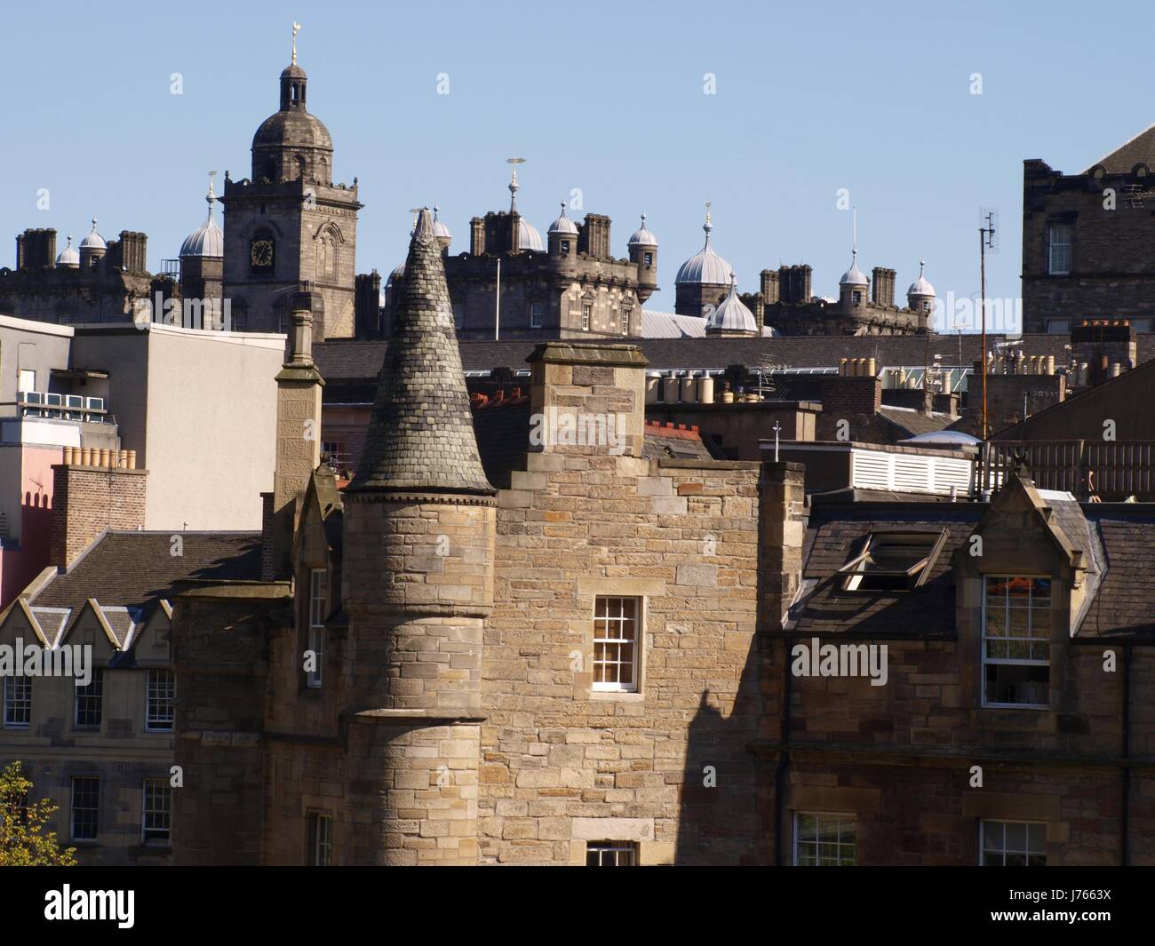 edinburgh houses and roofs Stock Photo - Alamy