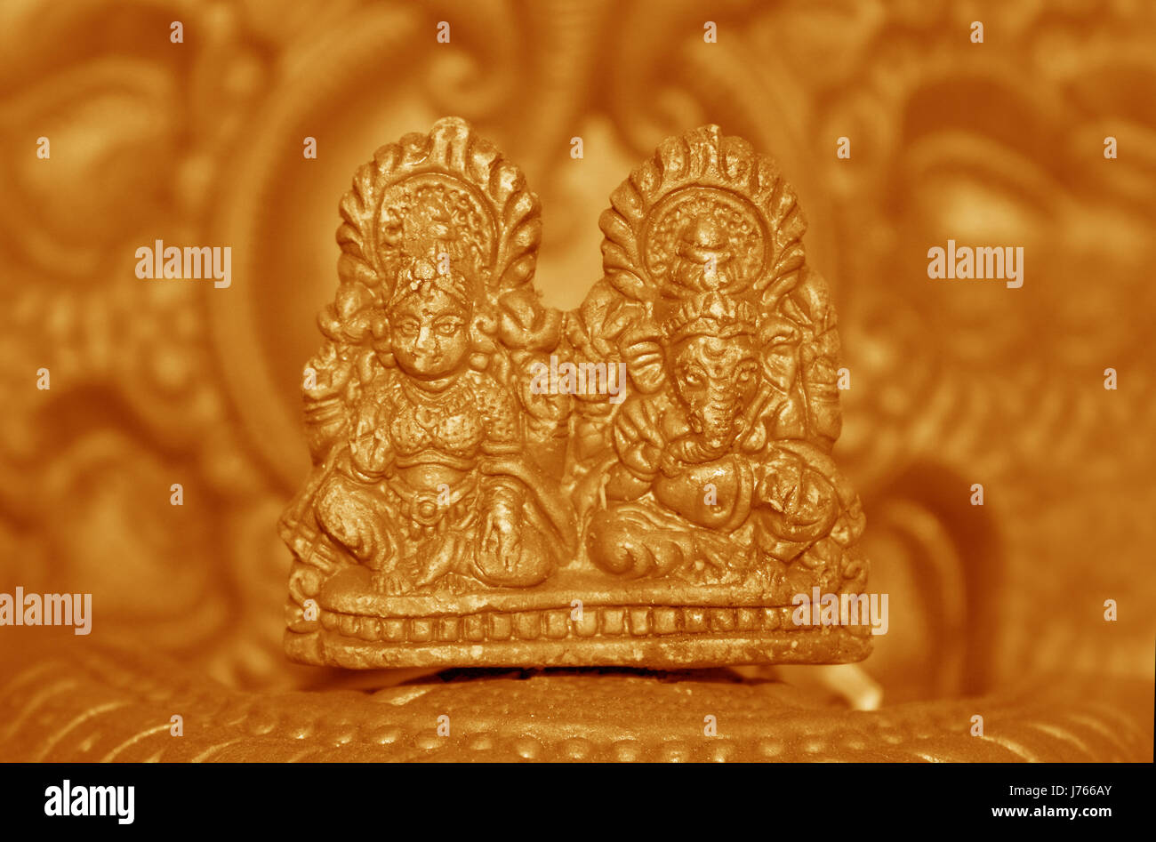 Idols of hindu goddess laxmi hi-res stock photography and images - Alamy