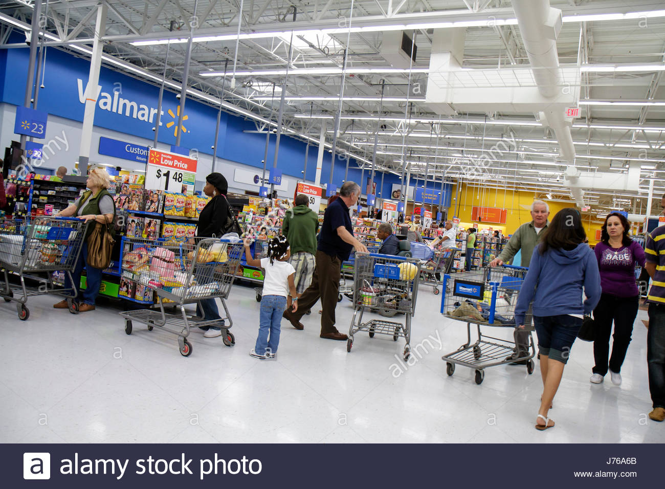 Walmart Checkout Stock Photos & Walmart Checkout Stock Images - Alamy