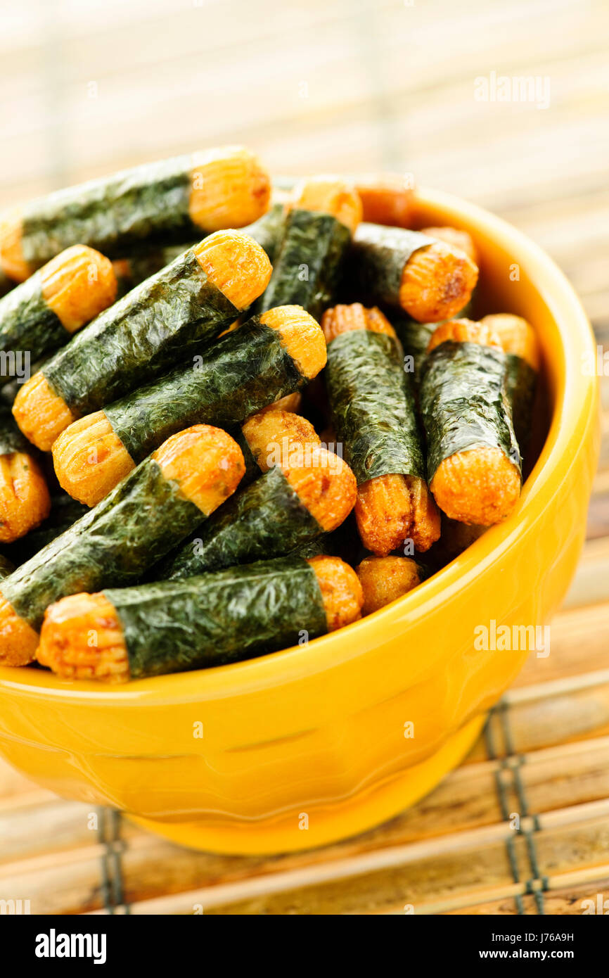 food aliment seaweed cracker crackers snack rice close detail closeup ...