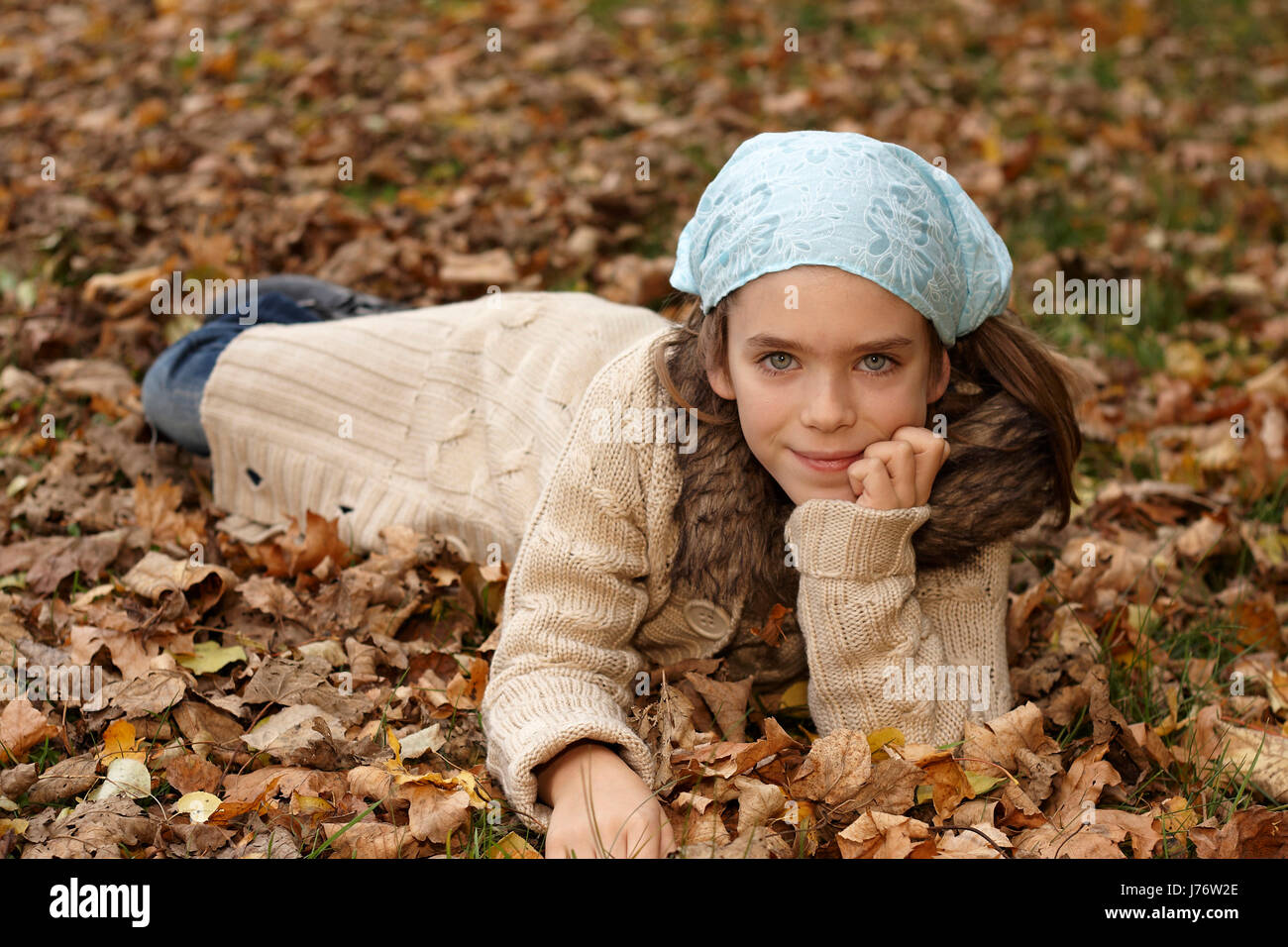 autumn foliage season photo model model outfit girl girls clothes ...
