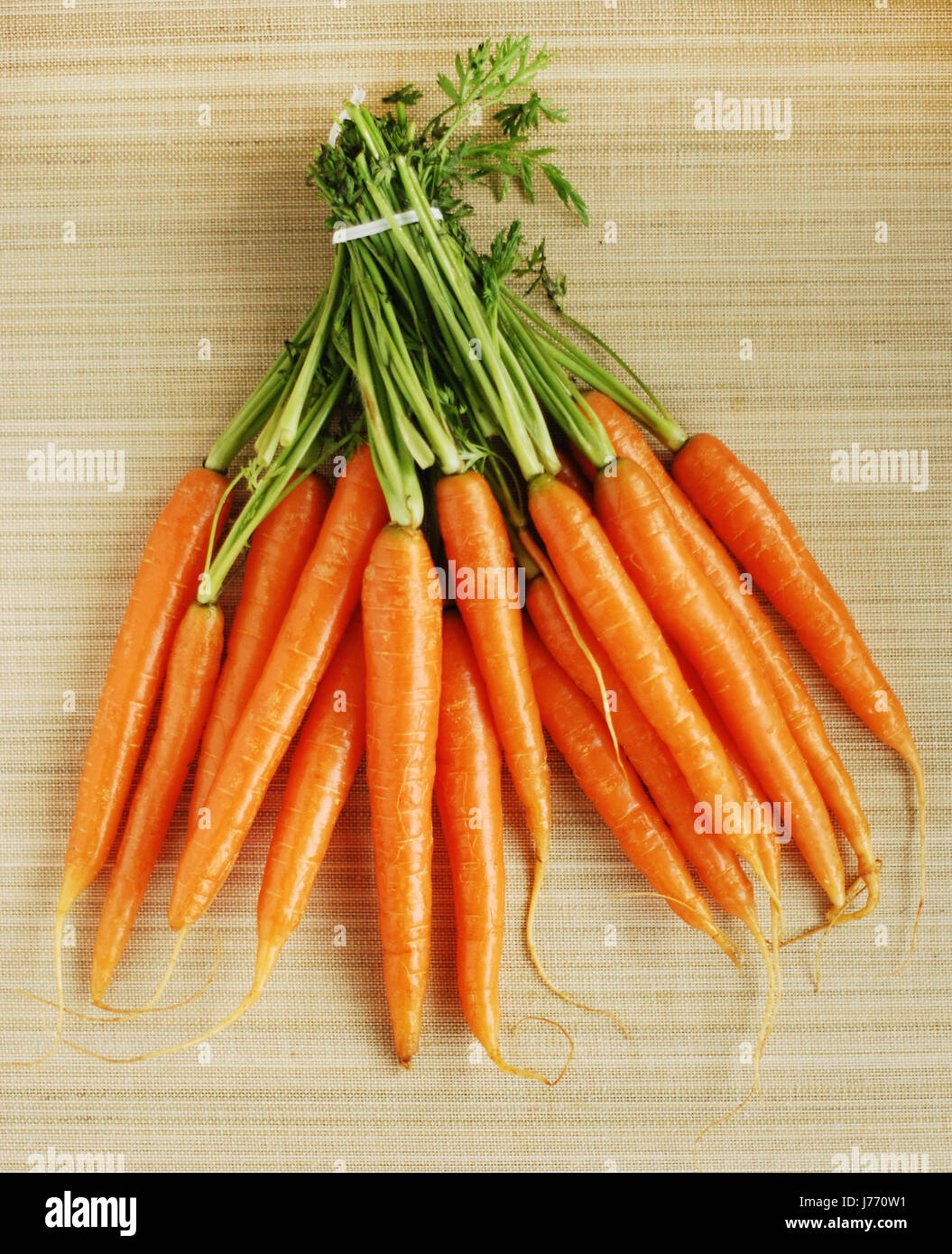 vegetable carrots carrot league vegetarian fresh food aliment uncooked ...