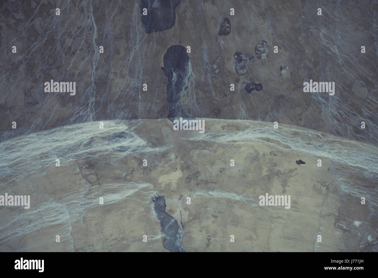 An old, dirty ceiling with cracked plaster Stock Photo - Alamy