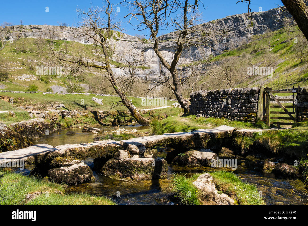 Stone Clapper Bridge Stock Photos & Stone Clapper Bridge Stock Images ...