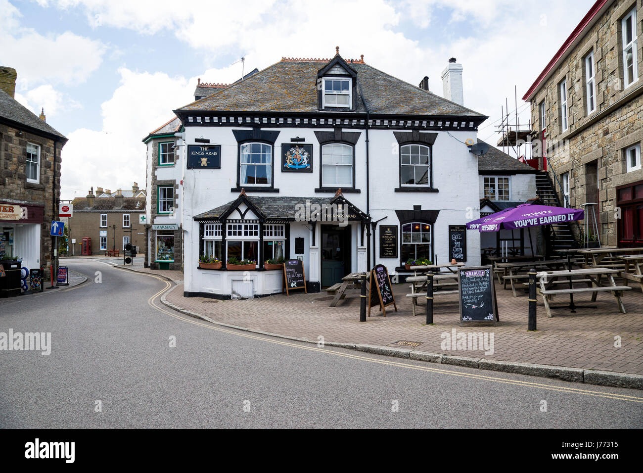 King's Arms pub and Marazion town centre Stock Photo - Alamy