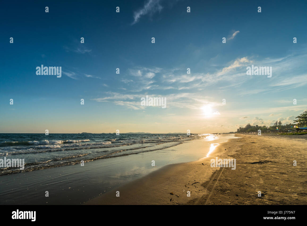 Shimmering water surface hi-res stock photography and images - Alamy