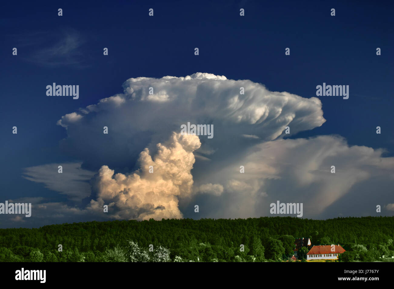 cloud thunder-storm thunderstorm thundreous thundercloud weather cloud ...
