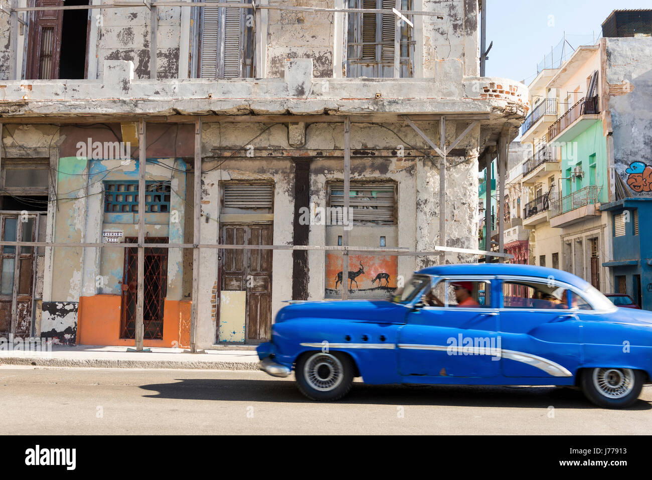Car city street buildings architecture hi-res stock photography and ...