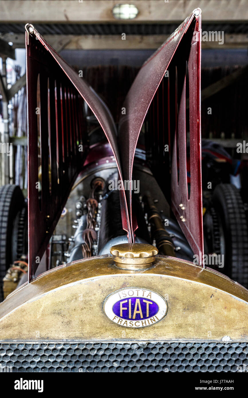 Front view of the bonnet badge and engine covers of the 1905 Isotta ...