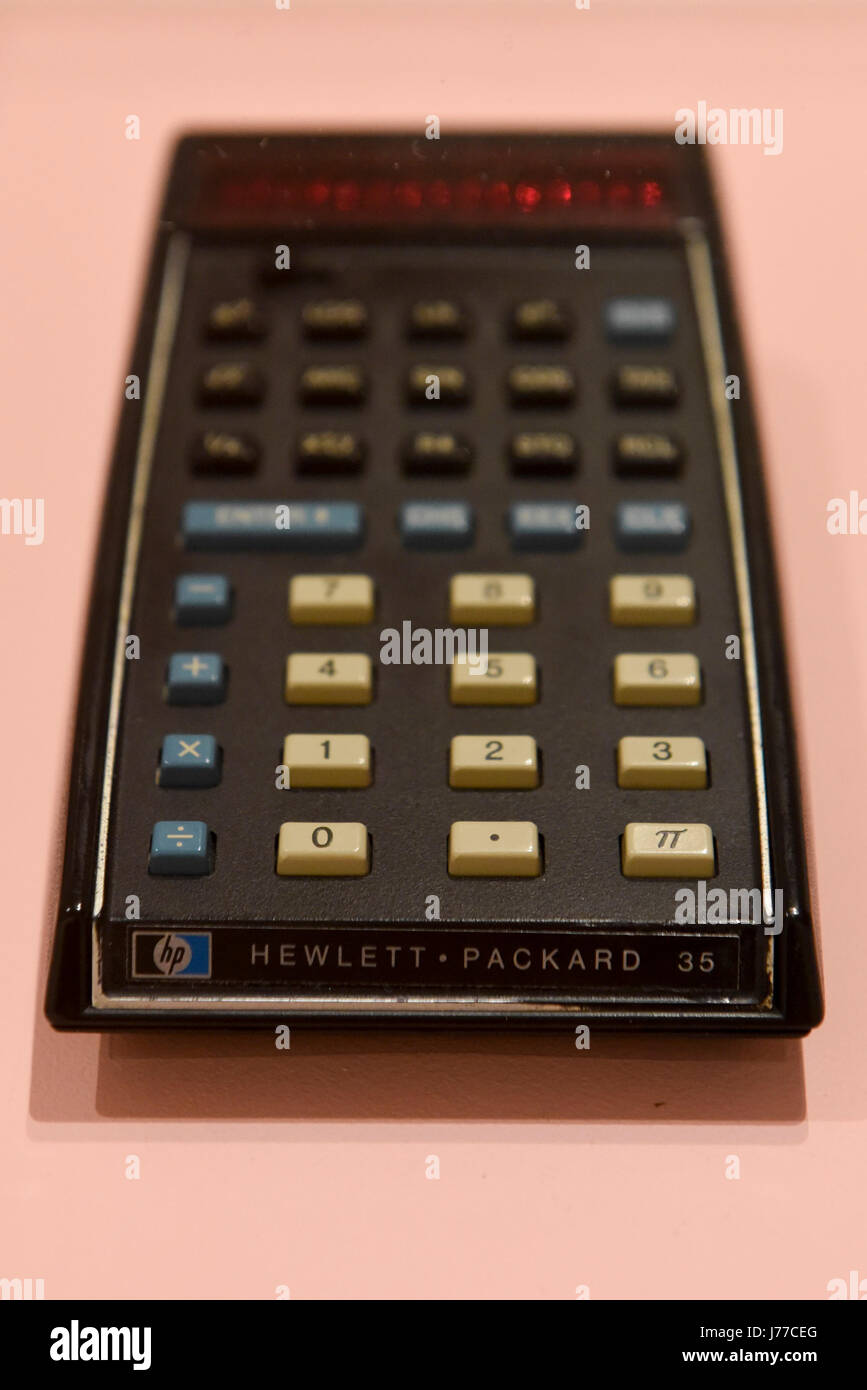 Hp 35 calculator hi-res stock photography and images - Alamy