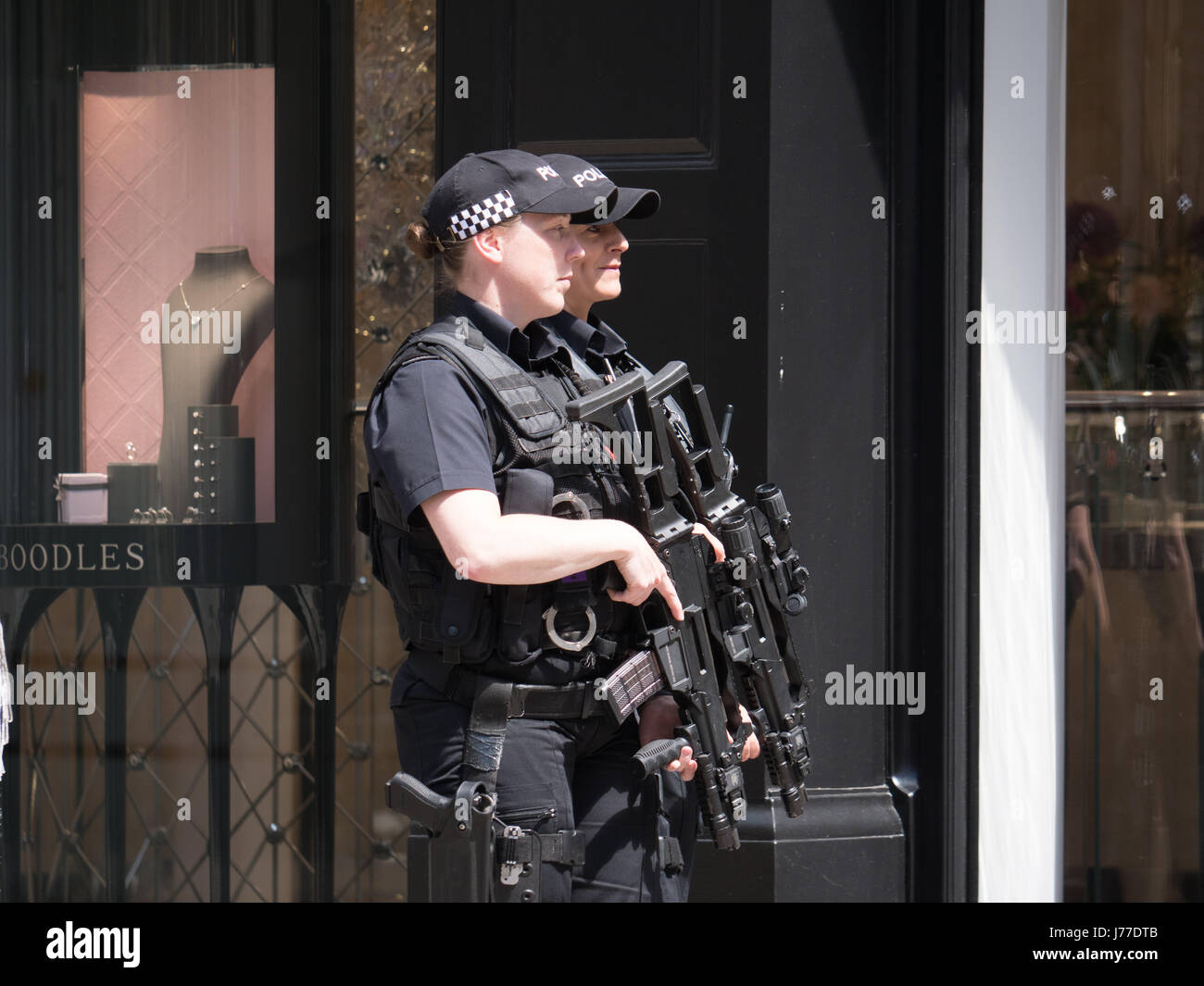 Female armed police uk hi-res stock photography and images - Alamy