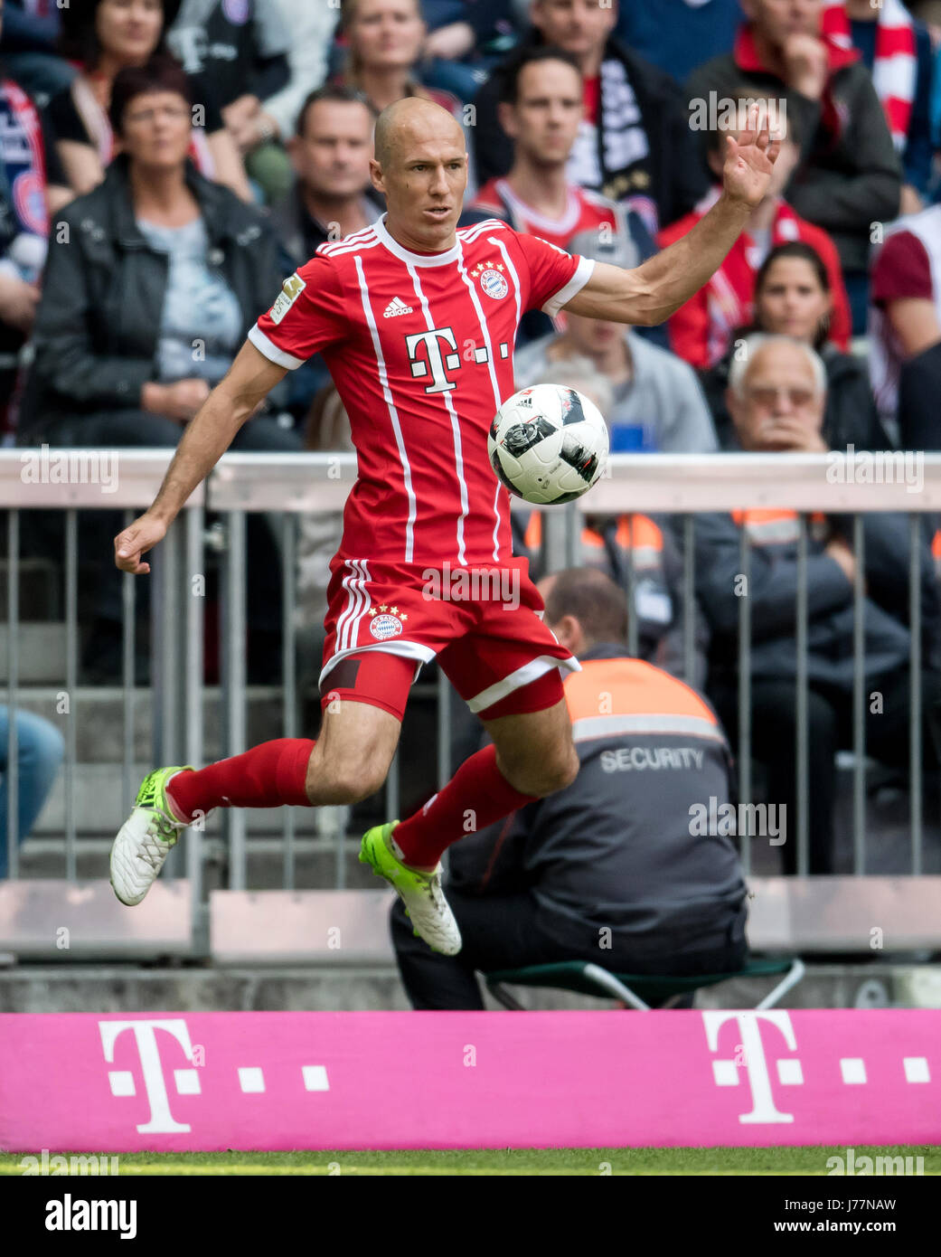Munich's Arjen Robben on the ball during the German Bundesliga soccer ...