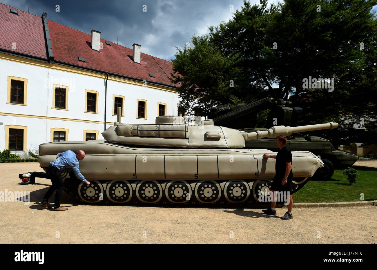 Czech family company Inflatech produces military decoys, models of arms ...