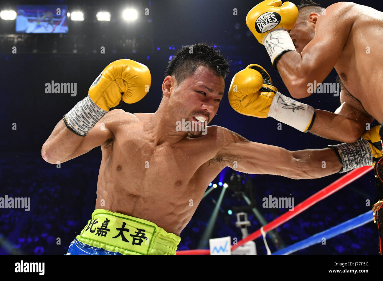 (L-R) Daigo Higa (JPN), Juan Hernandez (MEX), MAY 20, 2017 - Boxing : Daigo Higa of Japan in ...