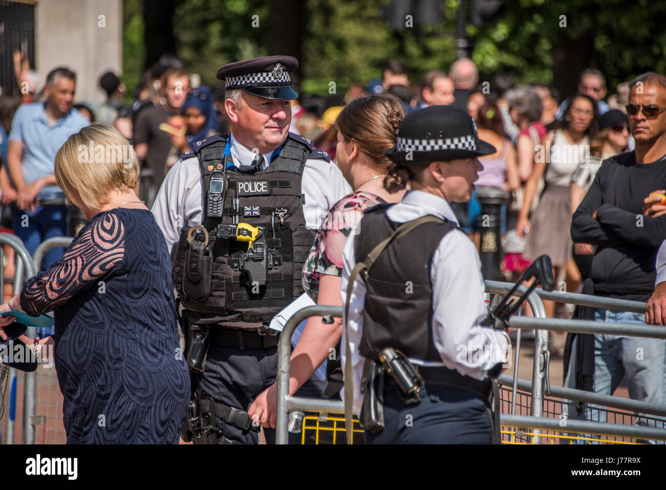 London, UK. 24th May, 2017. Security is tight outside Buckingham palace ...