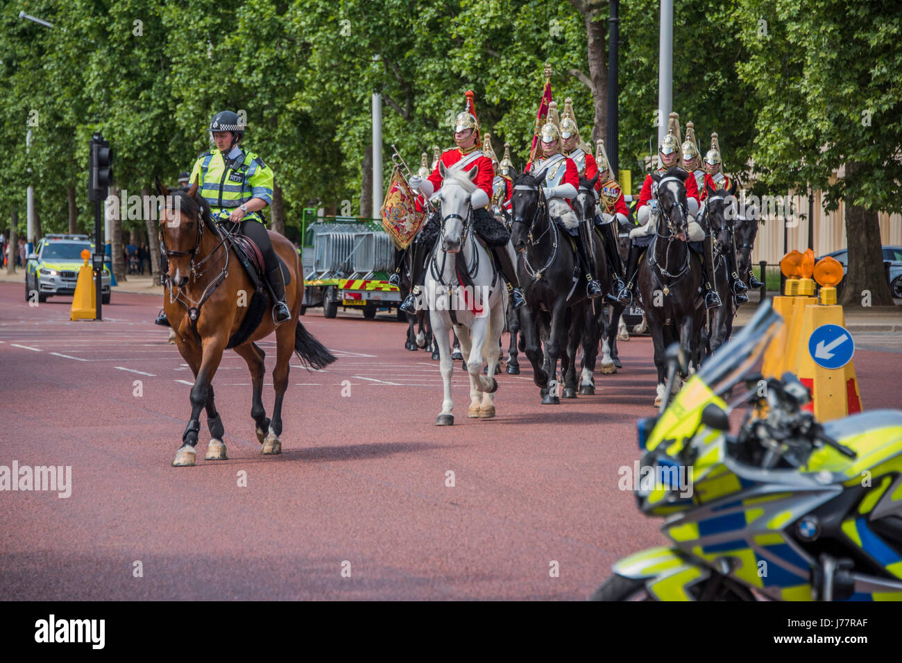 Mall security guards hi-res stock photography and images - Alamy