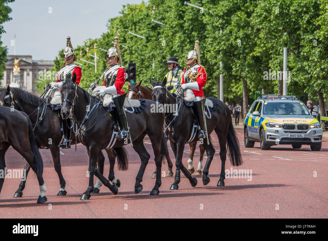 Mall security guards hi-res stock photography and images - Alamy