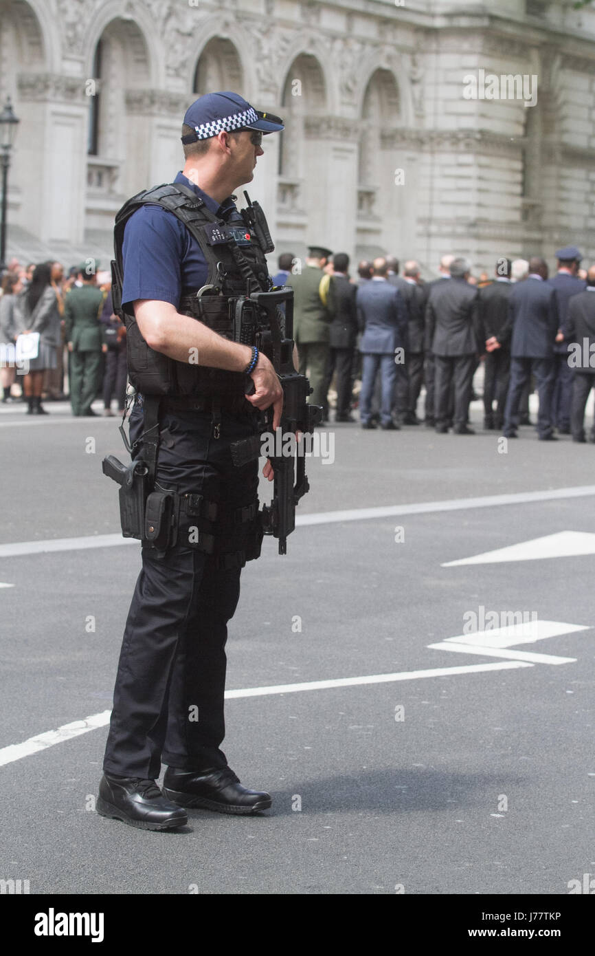 Armed police officers stand hi-res stock photography and images - Alamy
