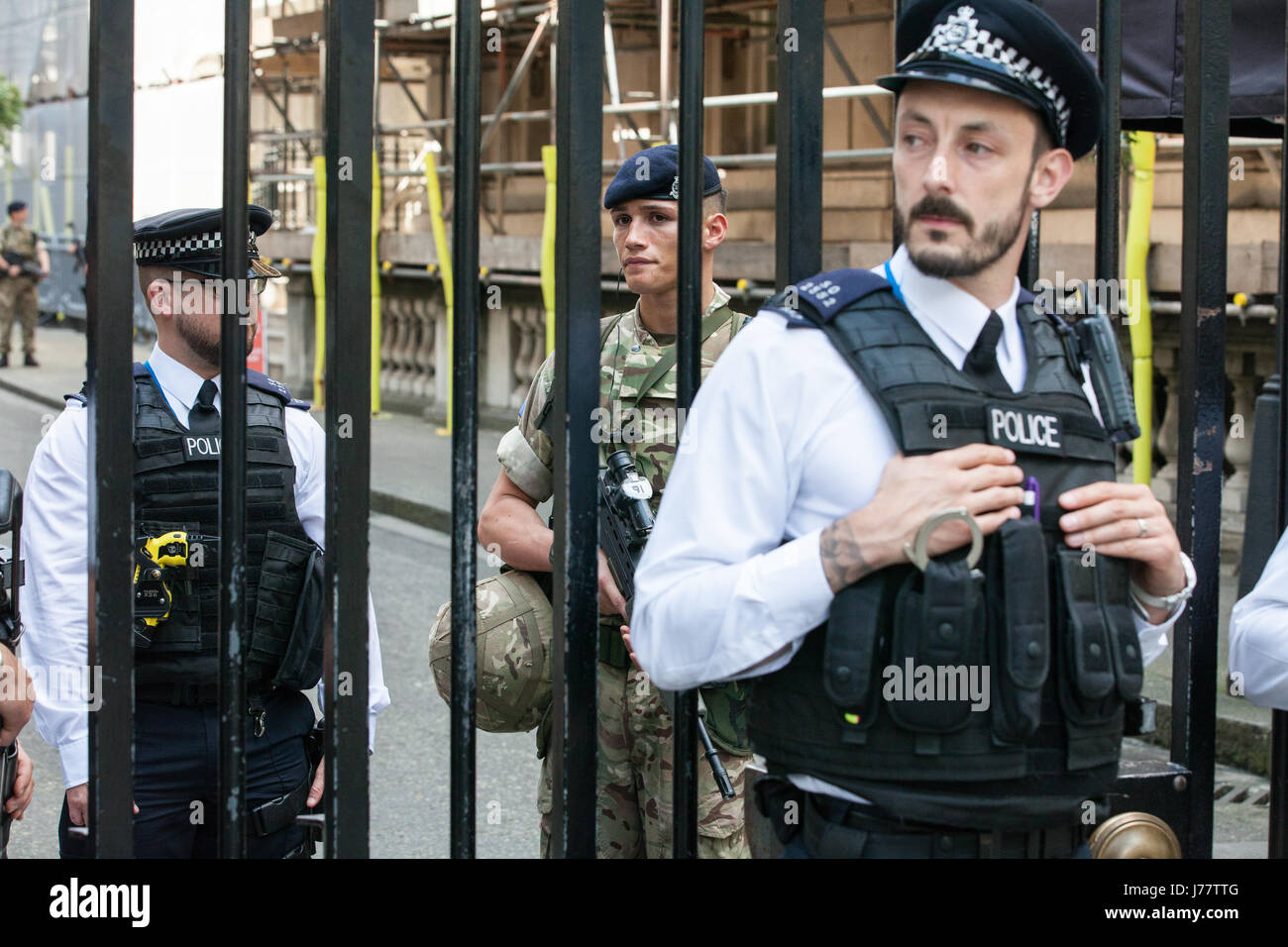 London, UK. 24th May, 2017. Operation Temperer: Soldiers in position ...