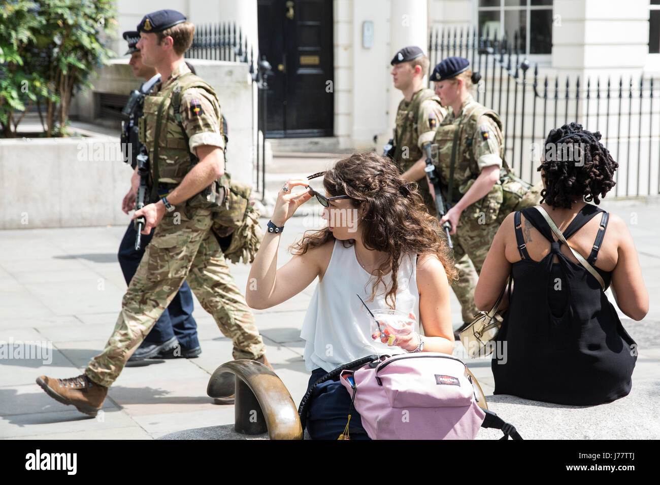 Soldiers patrol the streets of london hi-res stock photography and ...