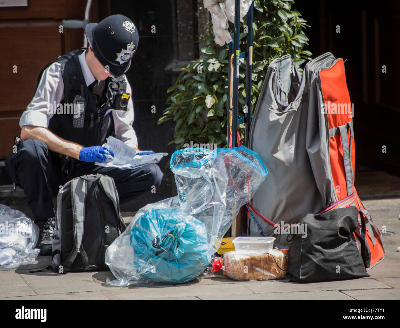 Homeless guy hi-res stock photography and images - Alamy
