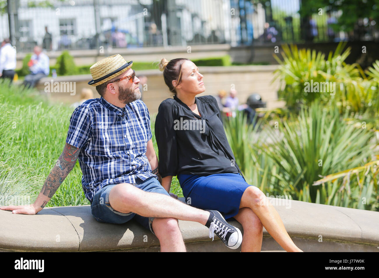 Hot weather city hi-res stock photography and images - Alamy