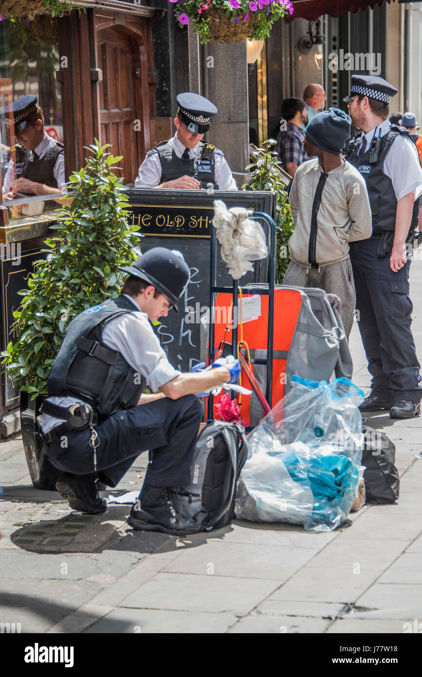 Police homeless hi-res stock photography and images - Alamy