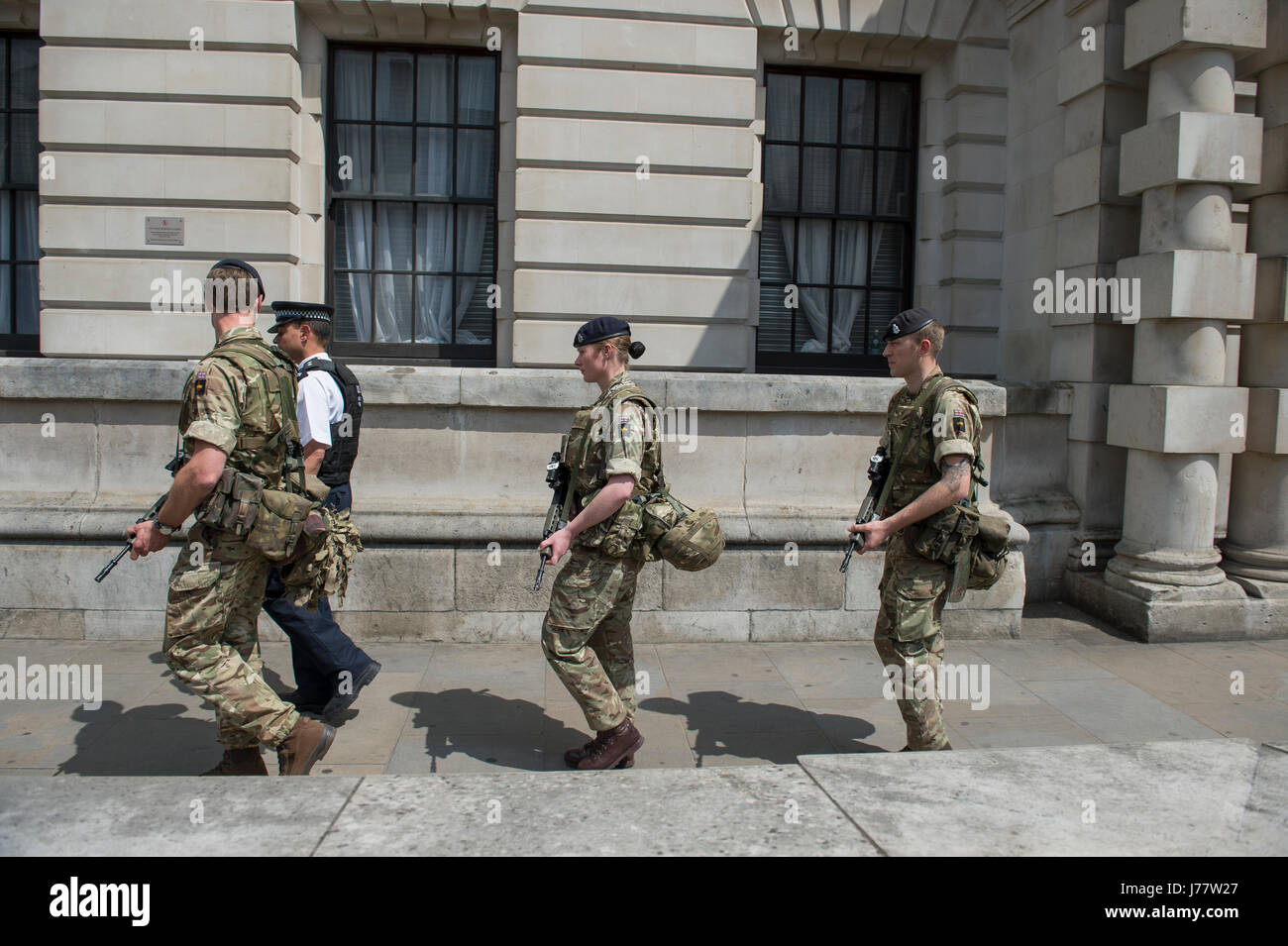 British army patrol hi-res stock photography and images - Alamy