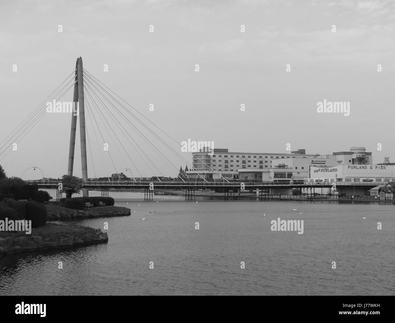 Jordan Bridges Brust