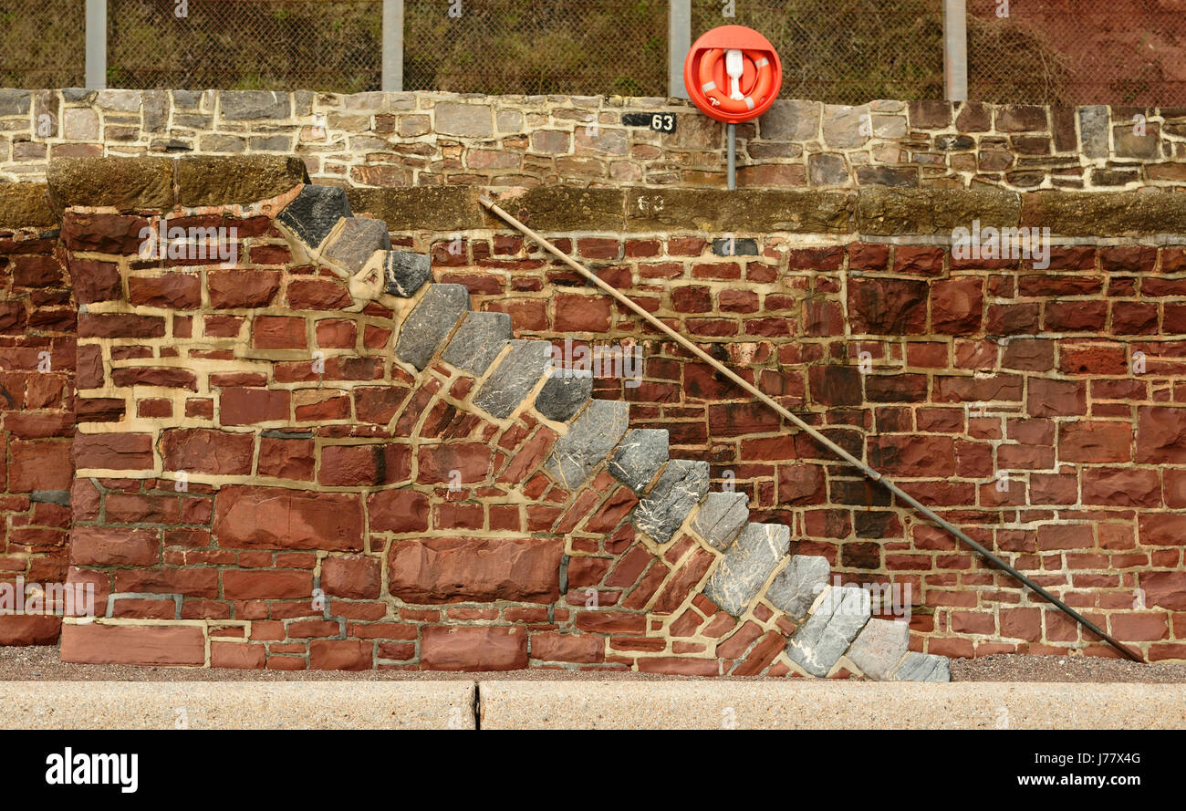 Descend beach steps hi-res stock photography and images - Alamy