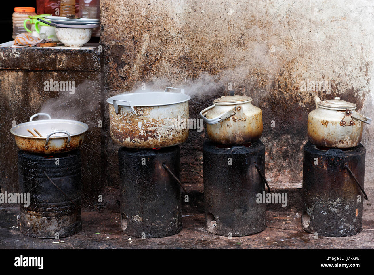 Cooking pots hi-res stock photography and images - Alamy