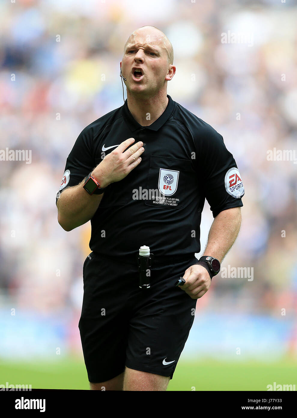 Match referee Simon Hooper Stock Photo - Alamy