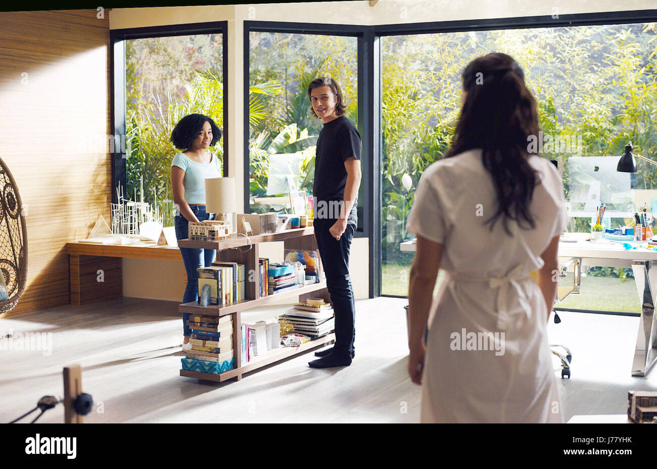 EVERYTHING, EVERYTHING, from left: Amandla Stenberg, Nick Robinson, Ana ...