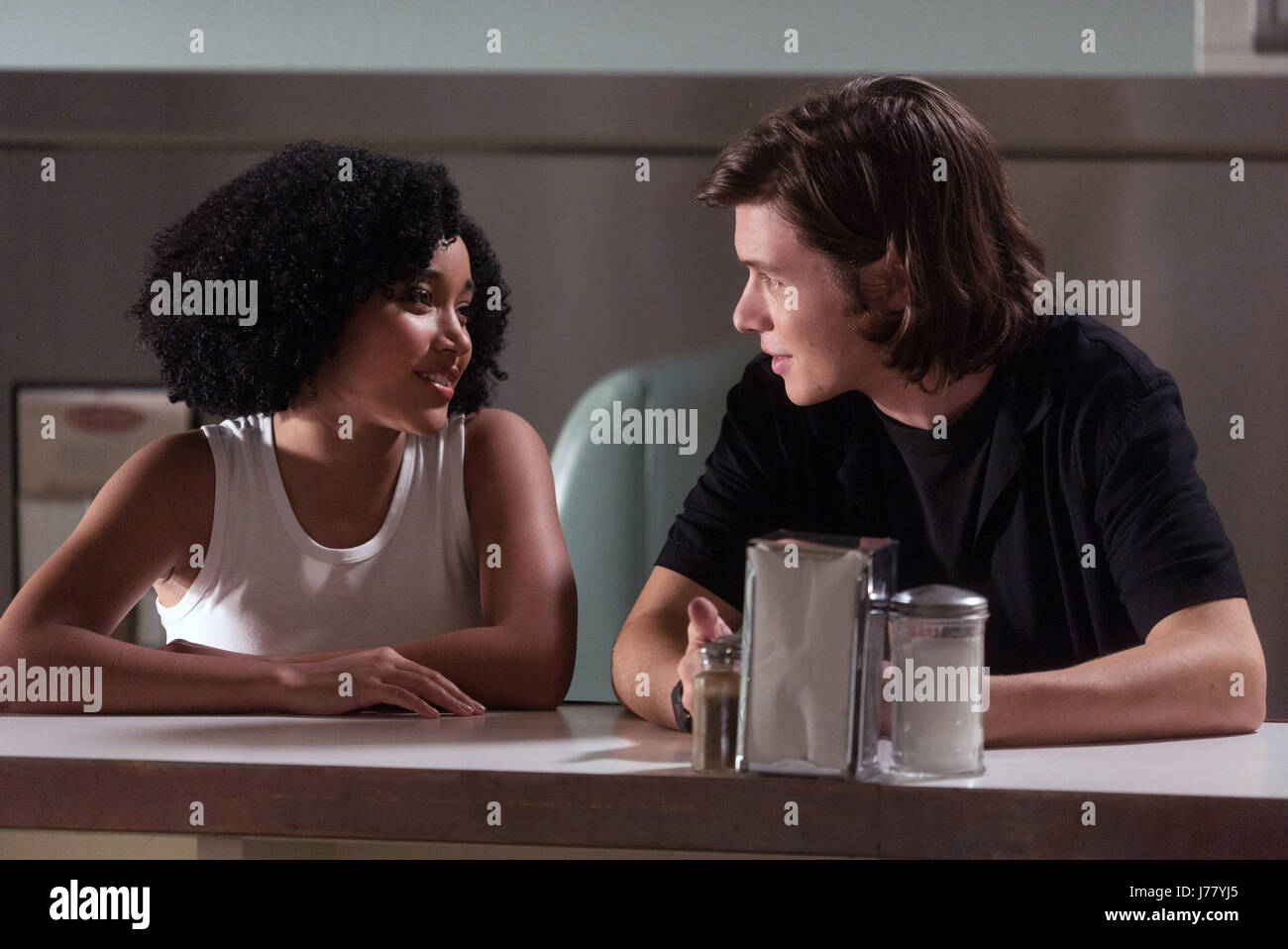 EVERYTHING, EVERYTHING, from left: Amandla Stenberg, Nick Robinson ...