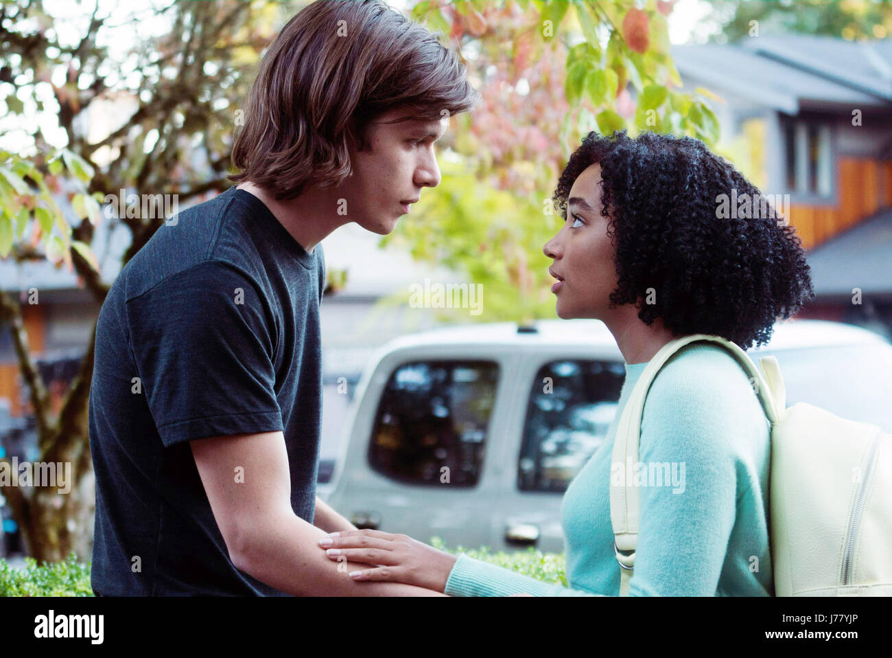 EVERYTHING, EVERYTHING, from left: Nick Robinson, Amandla Stenberg ...