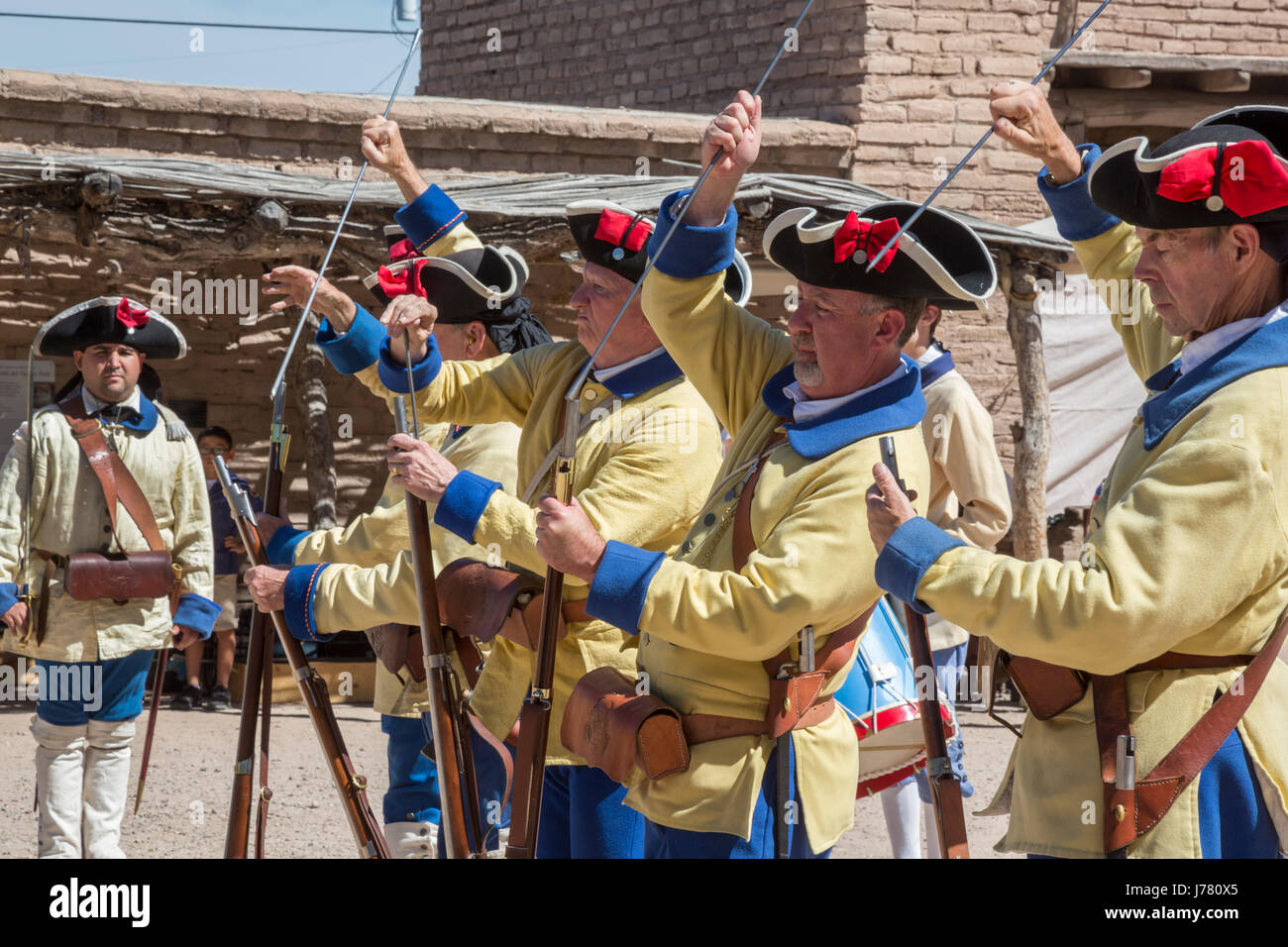 Musketeer loading his musket hi-res stock photography and images - Alamy