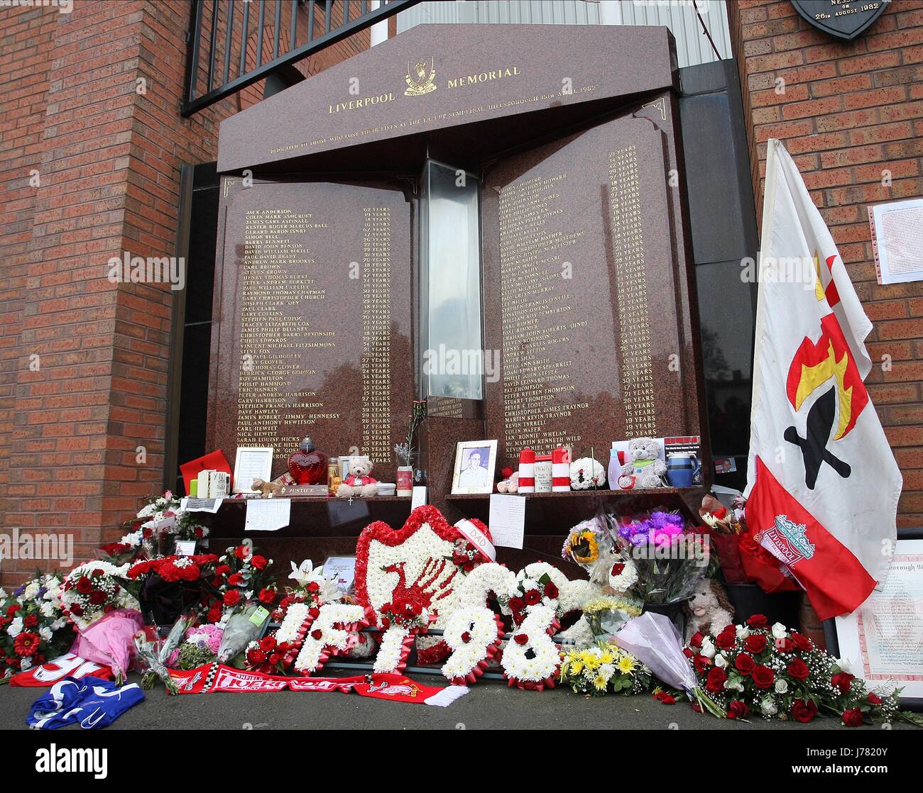 Hillsborough memorial anfield liverpool england hi-res stock ...