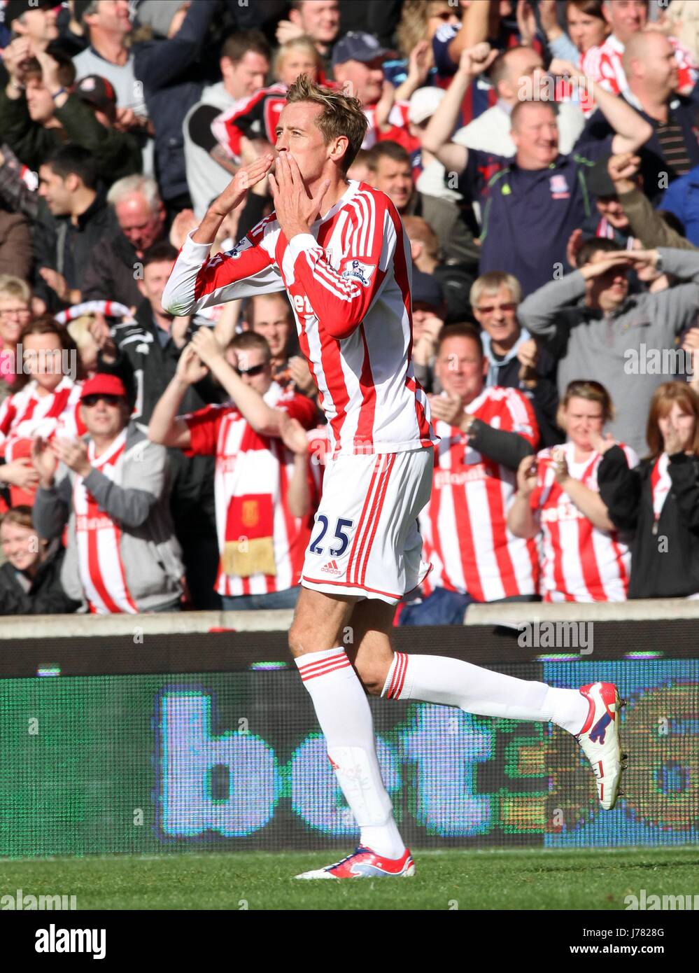 Peter crouch scores for england hi-res stock photography and images - Alamy