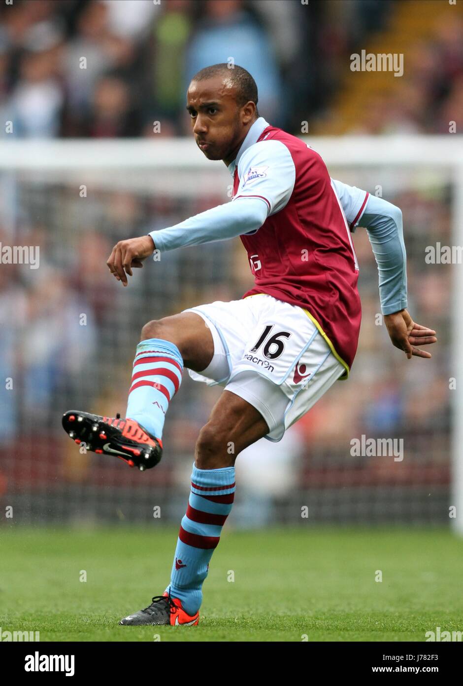 Fabian delph aston villa fc hi-res stock photography and images - Alamy