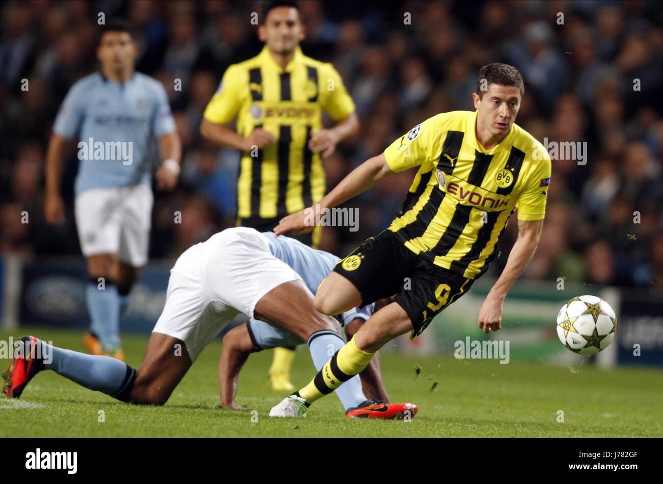 ROBERT LEWANDOWSKI & VINCENT K MANCHESTER CITY V BORUSSIA DOR ETIHAD ...