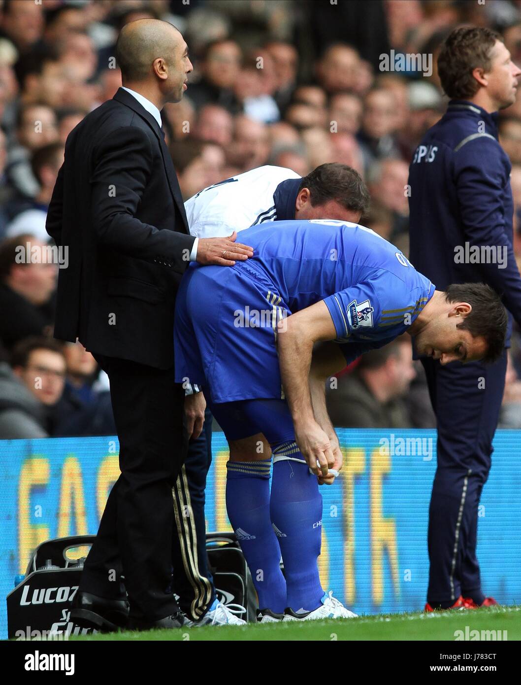 ROBERTO DI MATTEO HELPS FRANK CHELSEA MANAGER LONDON ENGLAND UK 20 ...