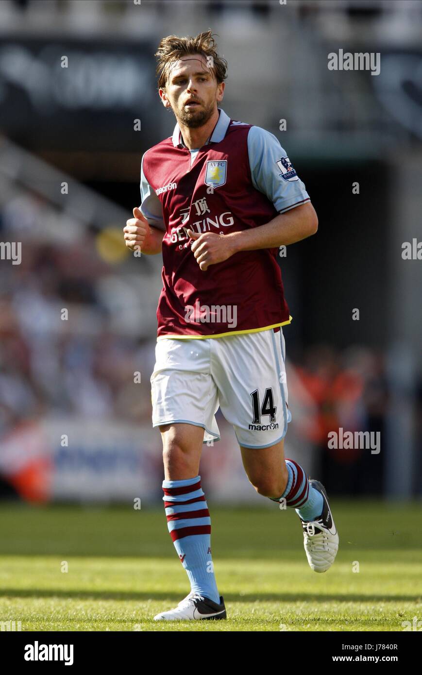 BRETT HOLMAN ASTON VILLA FC ST.JAMES PARK NEWCASTLE ENGLAND 02 ...